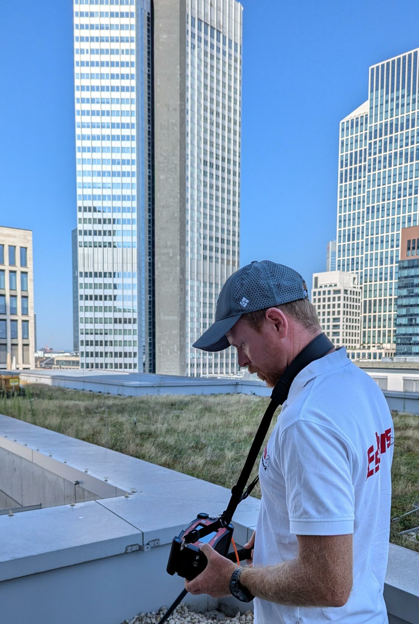 Leak detection on flat roofs using tracer gas - Esders GmbH